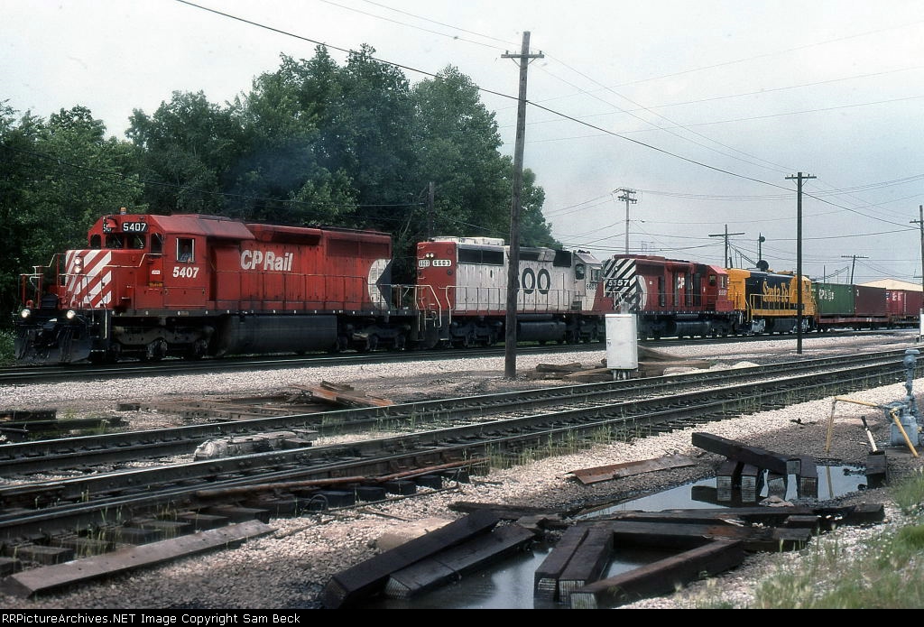 CP 5407, SOO 6603, CP 5557, and ATSF 7491